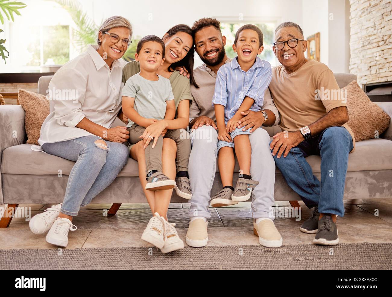 Große familie kinder -Fotos und -Bildmaterial in hoher Auflösung – Alamy