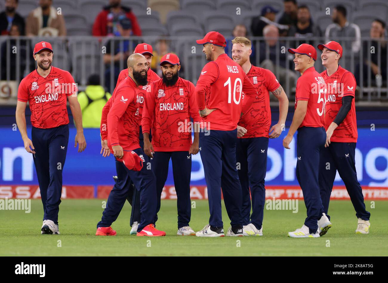Die englischen Spieler feiern nach der Entlassung des afghanischen ...