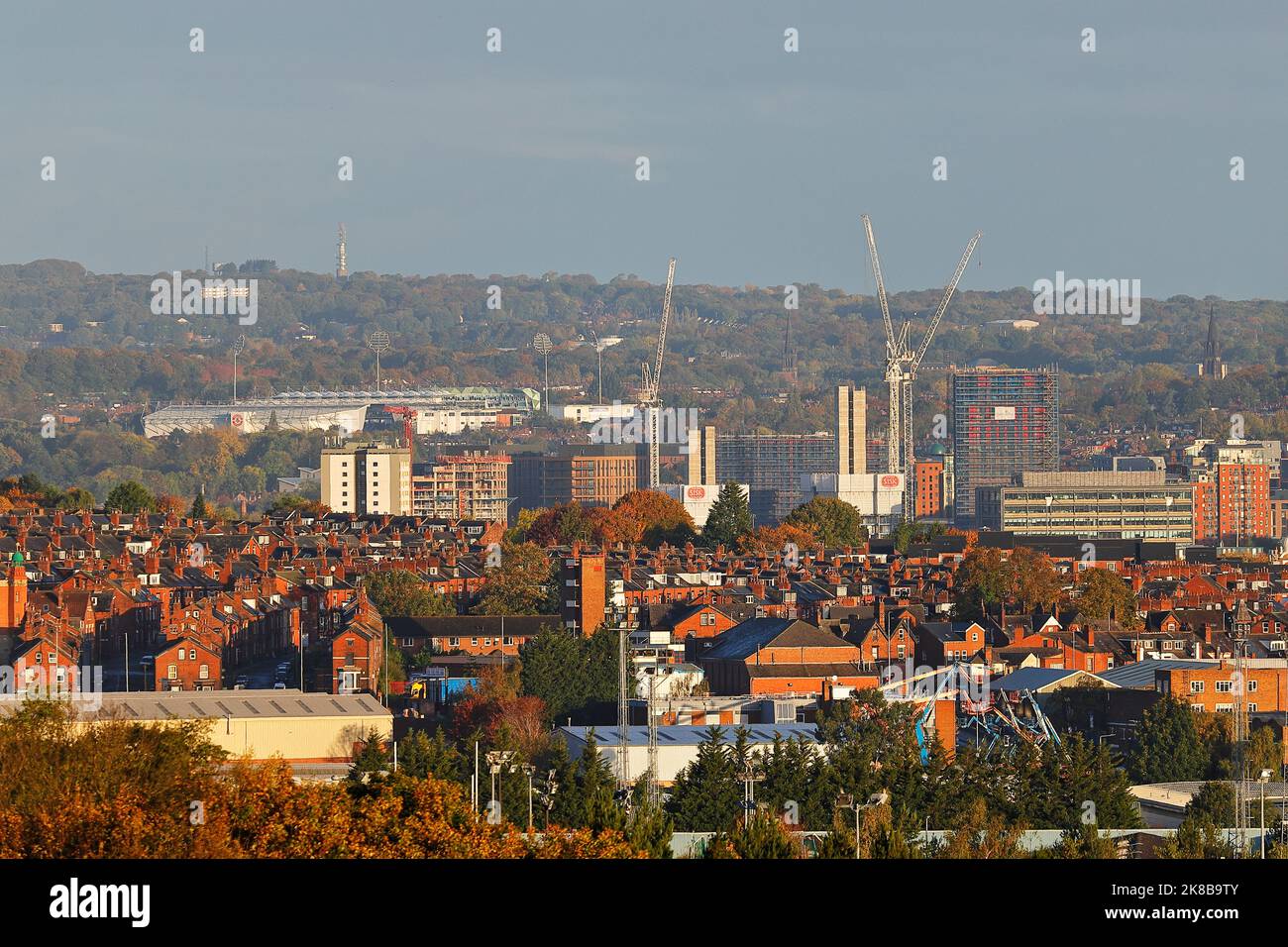 Blick auf Leeds und Springwell Gardens, Latitude Purple & Monk Bridge ...