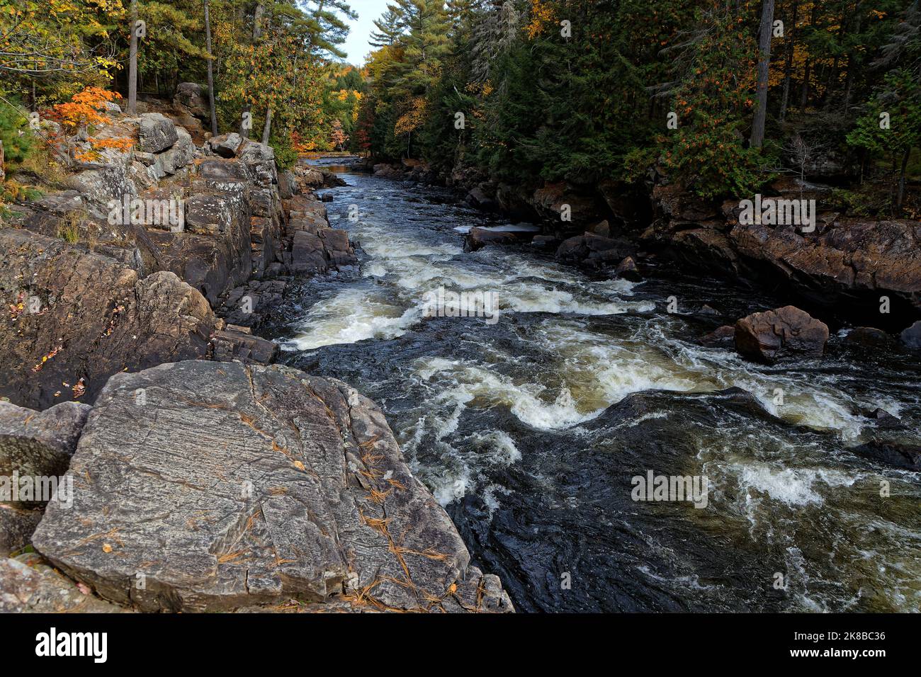 Wasserfälle des Parc des chutes-Dorwin (englisch: Park of Dorwin Falls ...