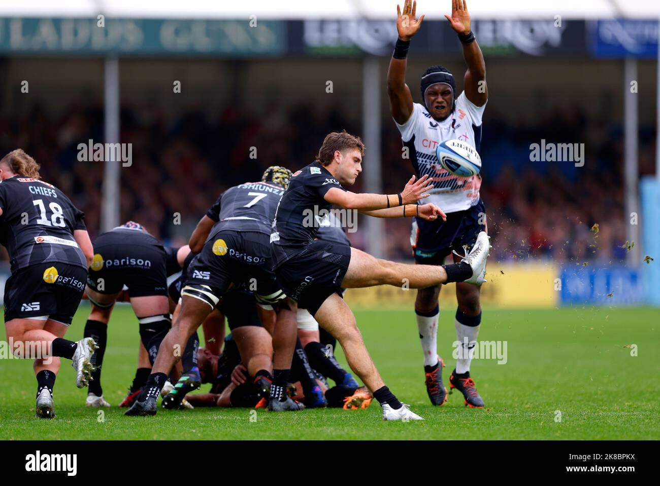 Sam Maunder von Exeter Chiefs räumt beim Spiel der Gallagher ...