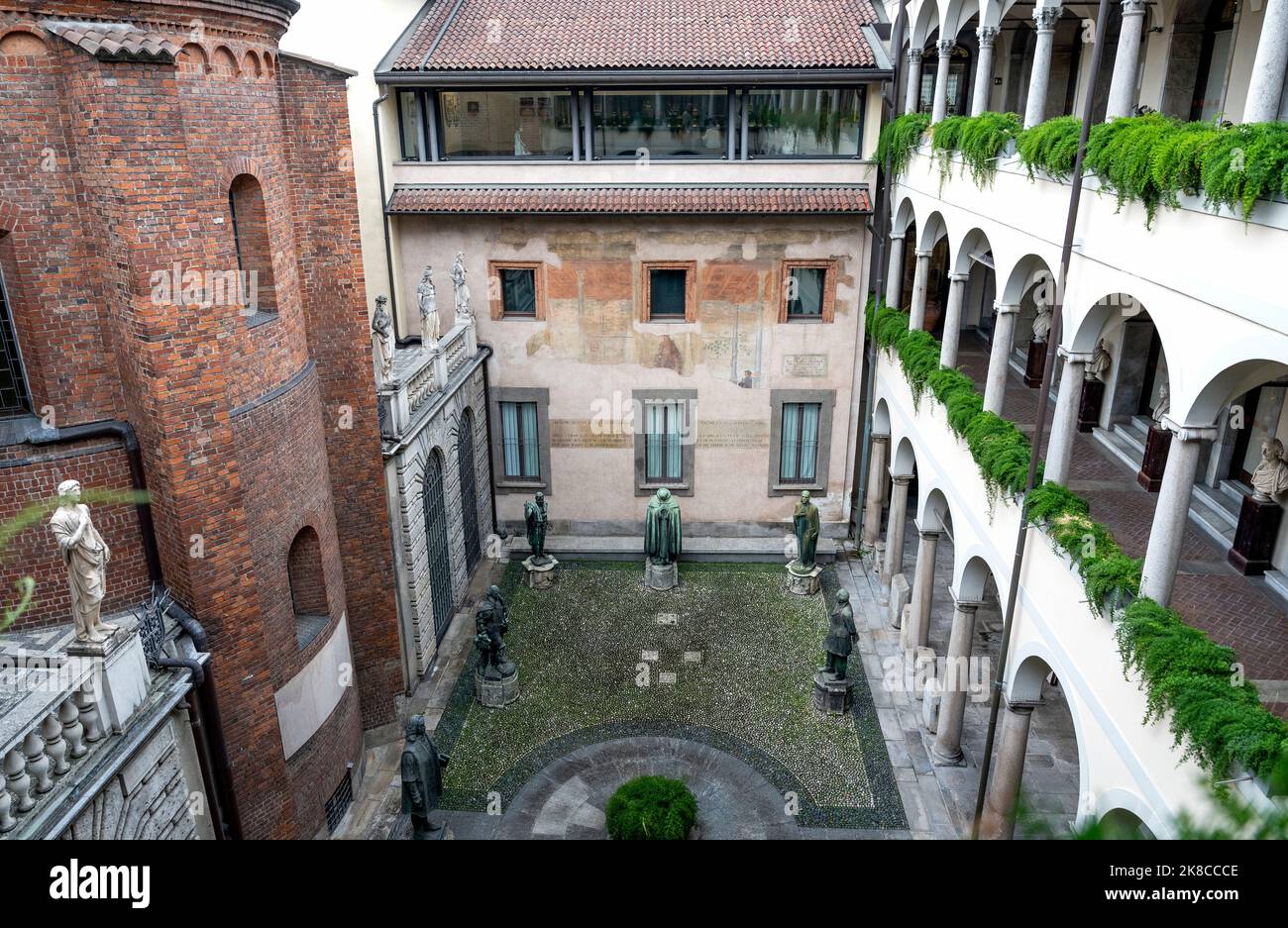 Cortile degli spiriti magni -Fotos und -Bildmaterial in hoher Auflösung ...