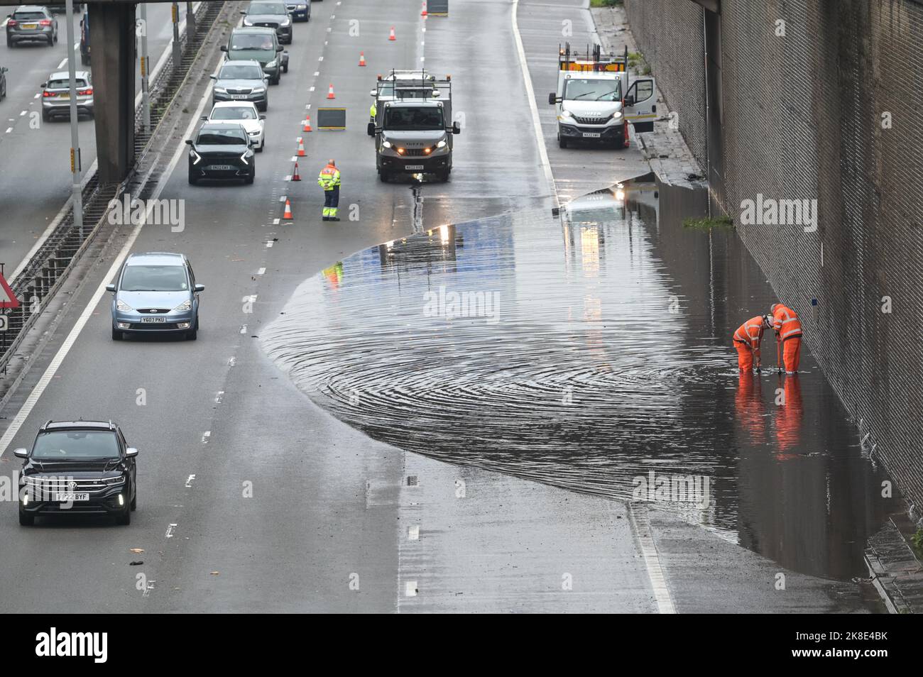 Motorway closed sign -Fotos und -Bildmaterial in hoher Auflösung – Alamy