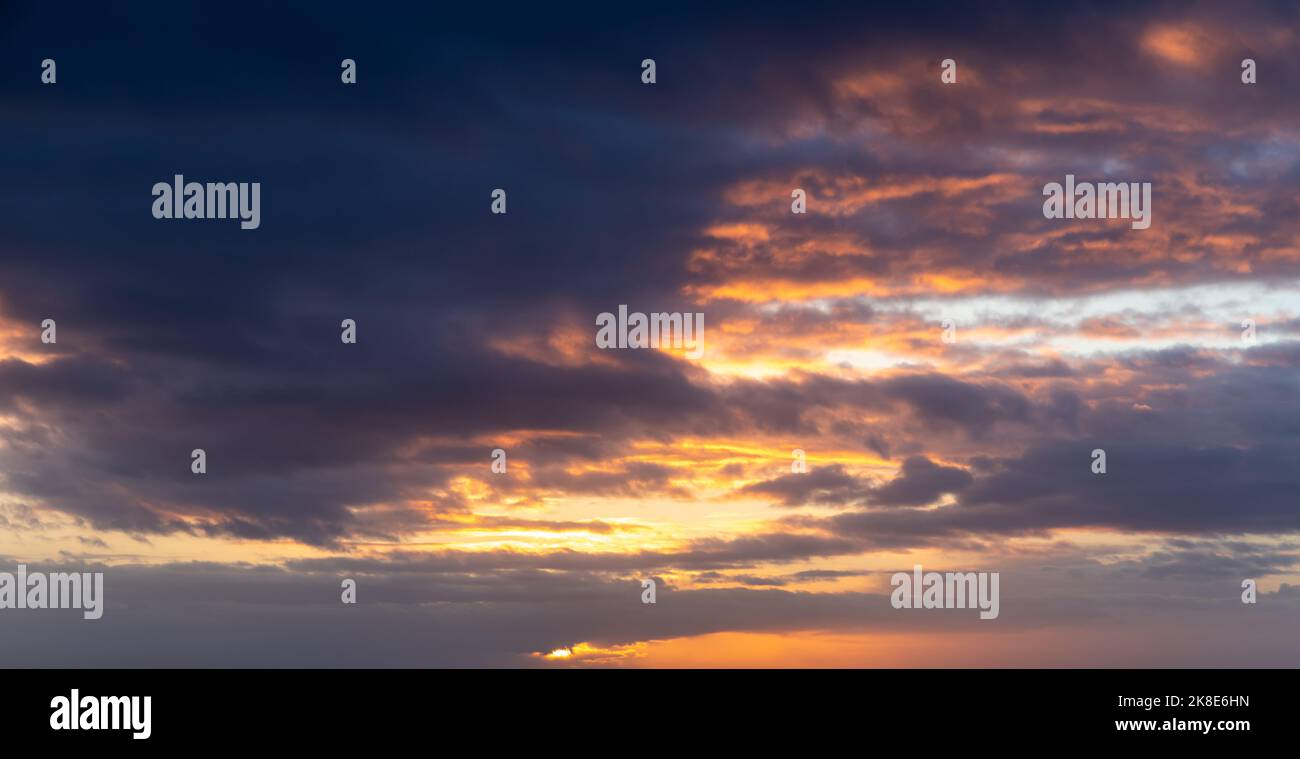 Himmel zum austauschen -Fotos und -Bildmaterial in hoher Auflösung – Alamy