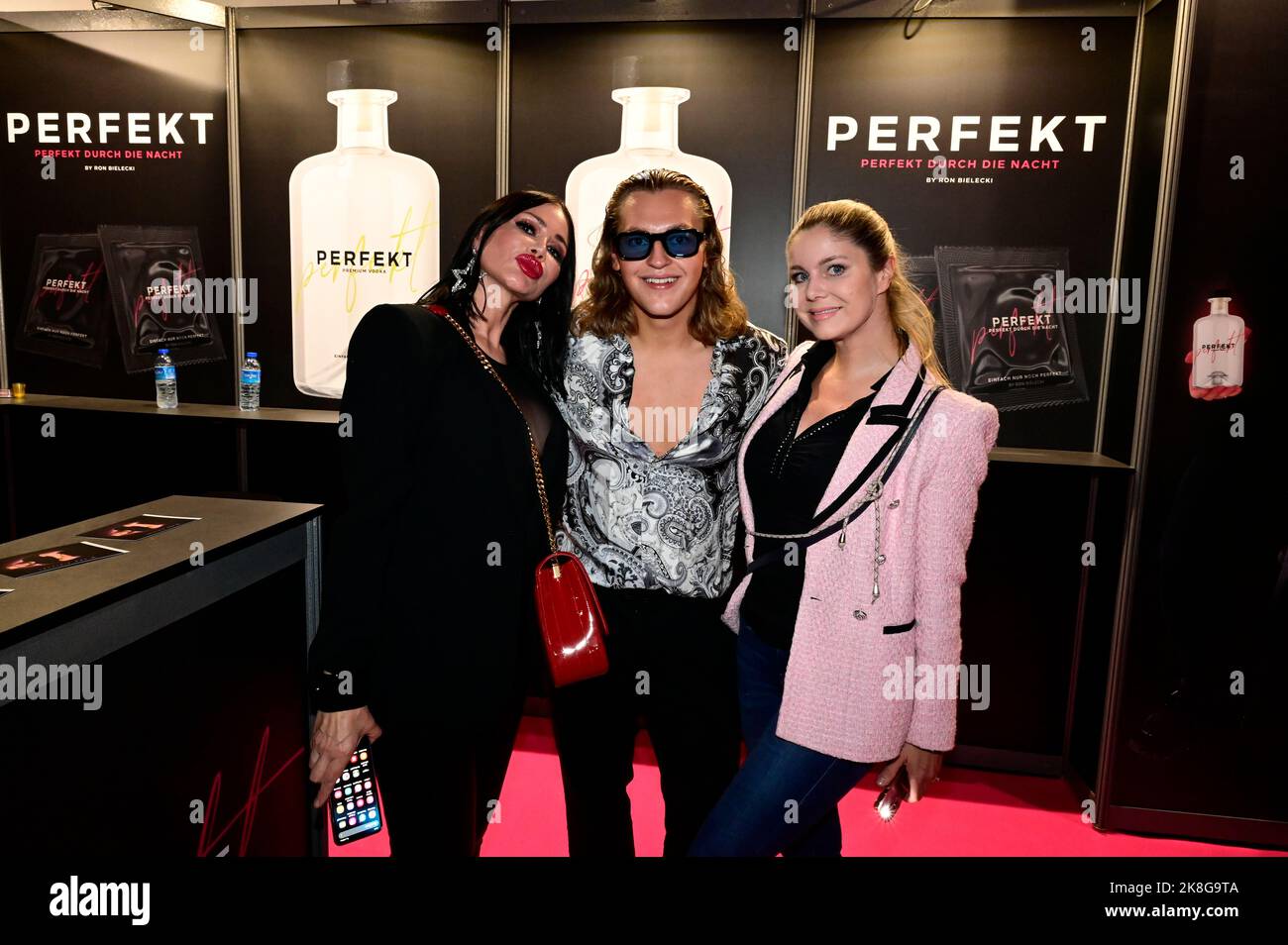 Djamila Rowe, Ron Bielecki und Yvonne Woelke auf der 25. Venus Berlin ...