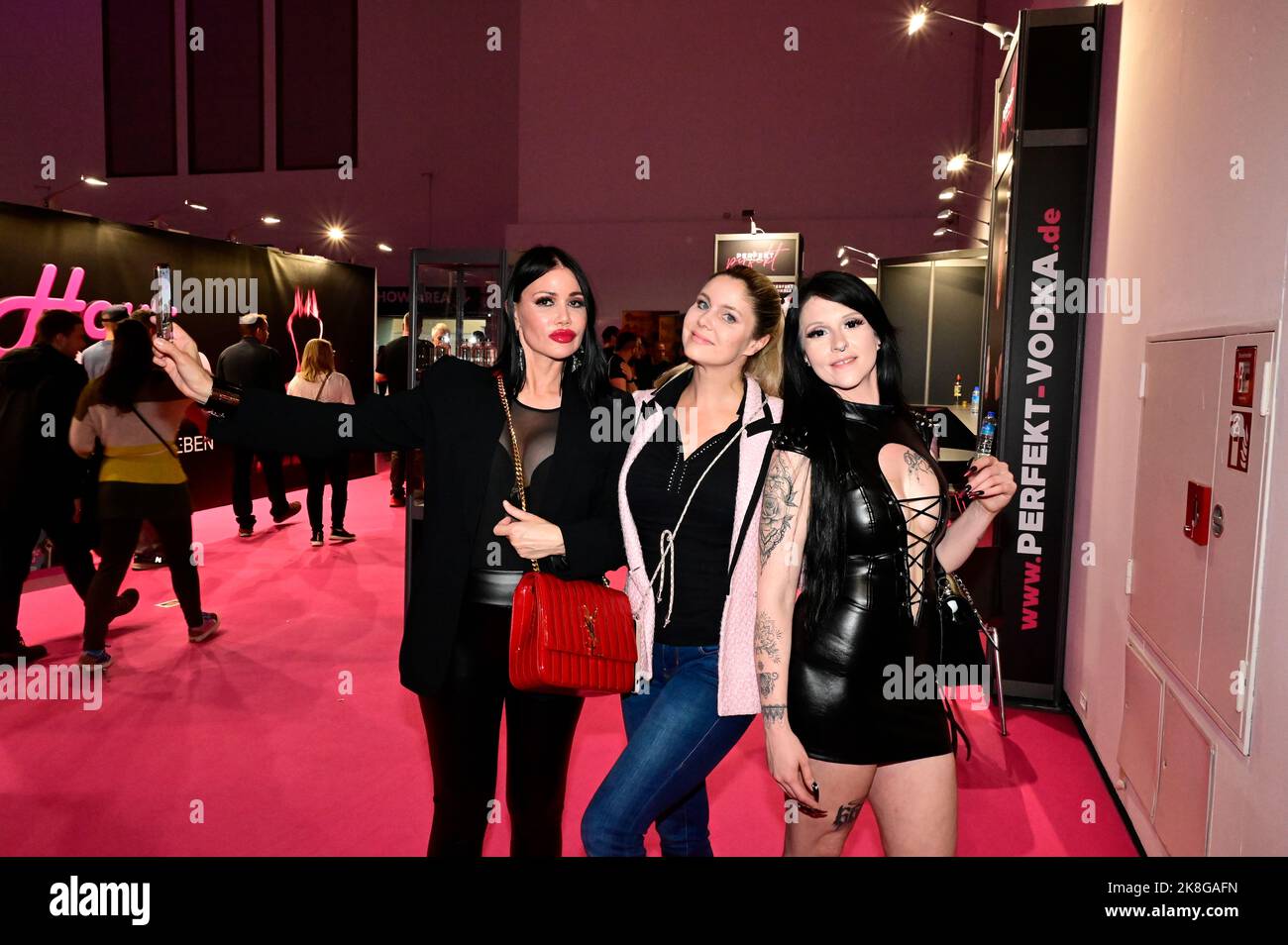 Djamila Rowe, Yvonne Woelke und Desirée Black auf der 25. Venus Berlin ...
