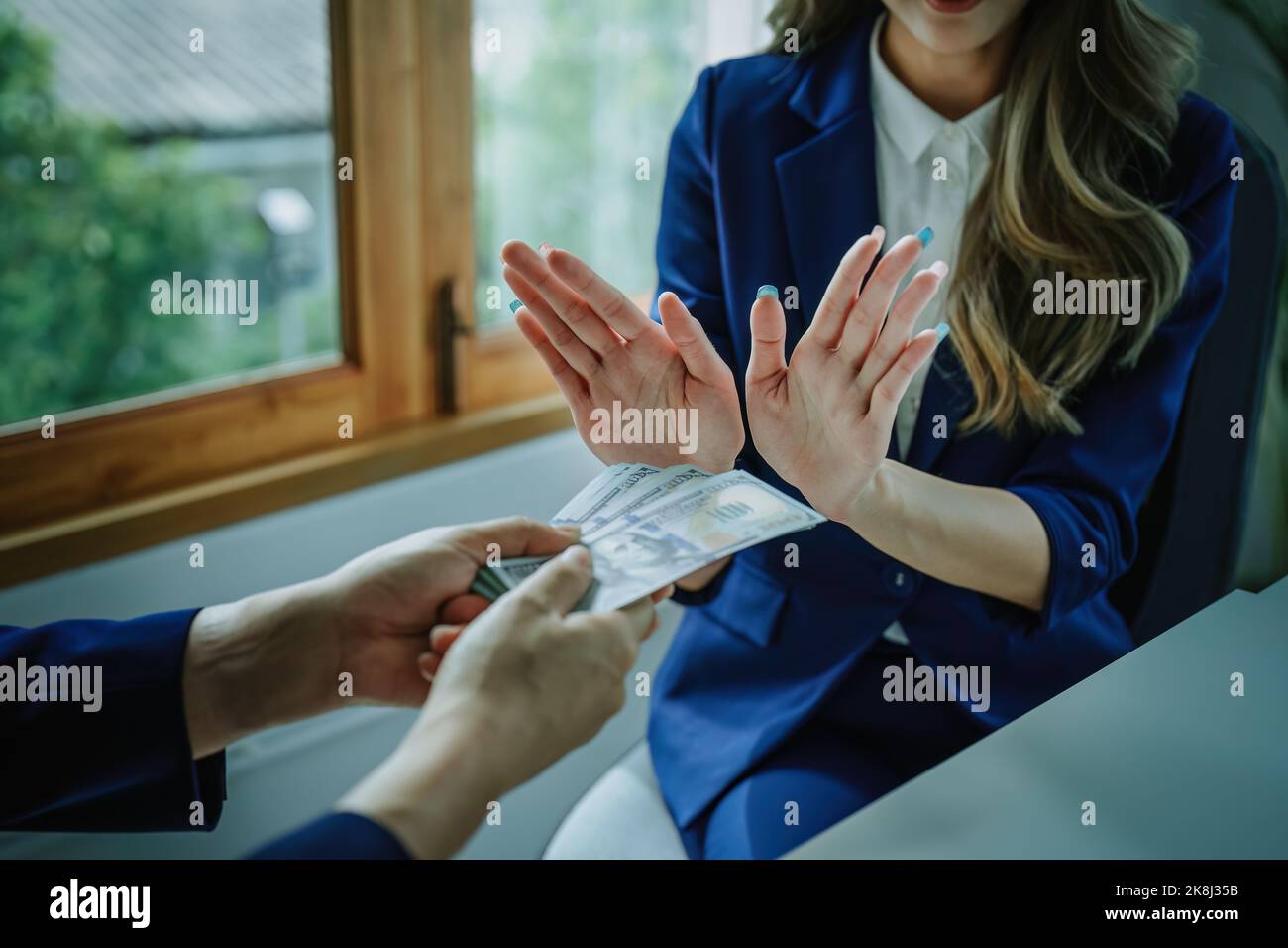 Korruption verstecken -Fotos und -Bildmaterial in hoher Auflösung – Alamy