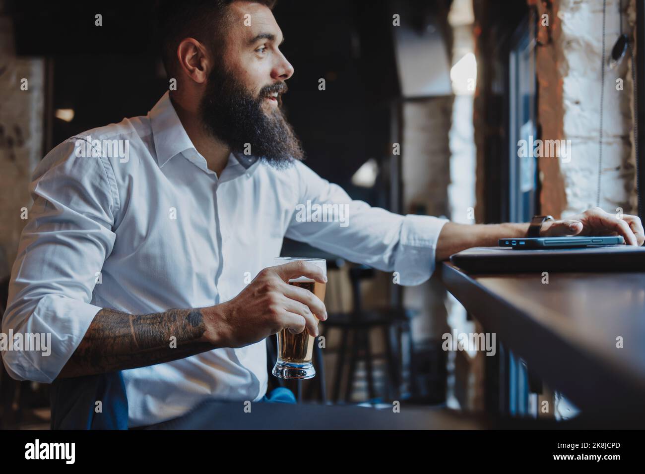 Macho erwachsener -Fotos und -Bildmaterial in hoher Auflösung – Alamy