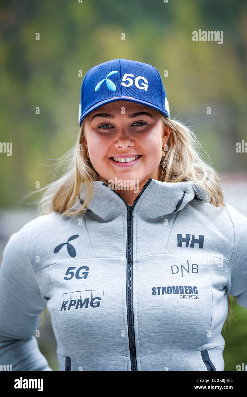 Sölden, Österreich 20221020.Alpinist Marte Monsen bei einer ...