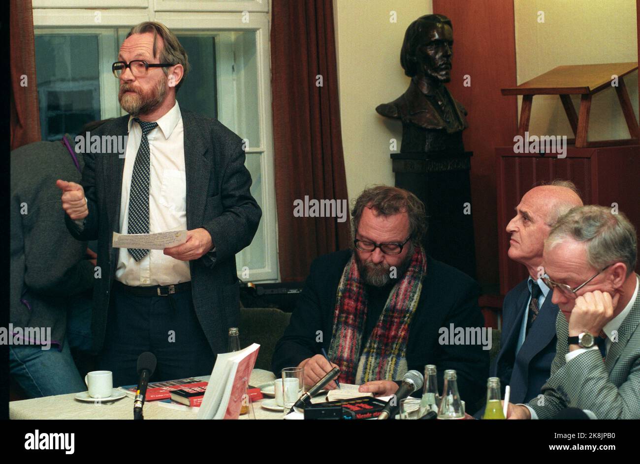 Oslo 19931125. Boken ' De visste alt', om overvåking Og avlytting AV ...