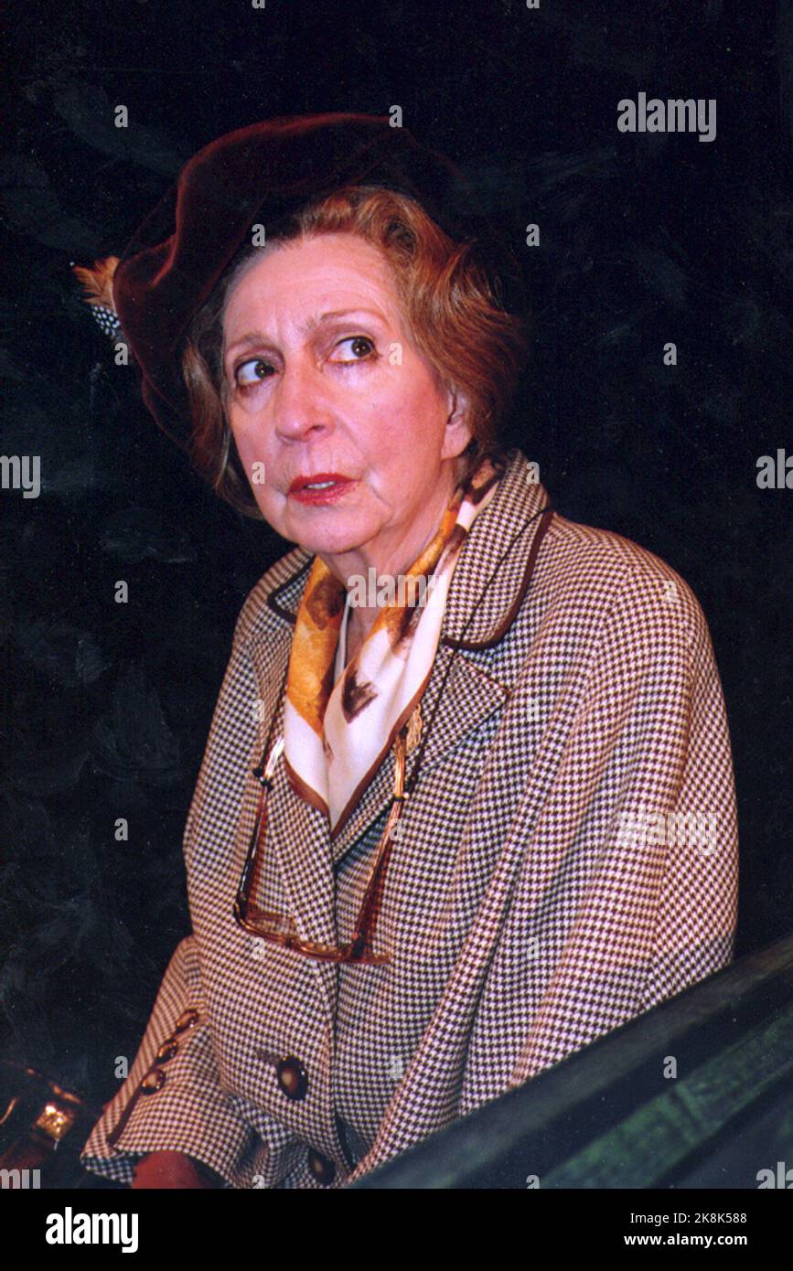 Jon eeg ntb ntb allein portrait -Fotos und -Bildmaterial in hoher ...