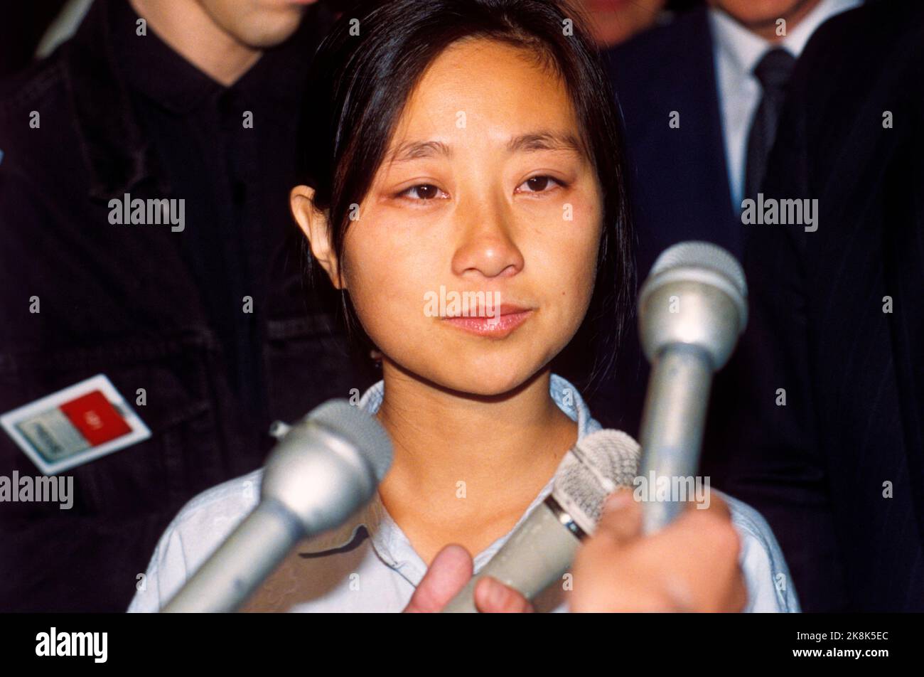 1989 floh sie im april 1990 aus china -Fotos und -Bildmaterial in hoher ...