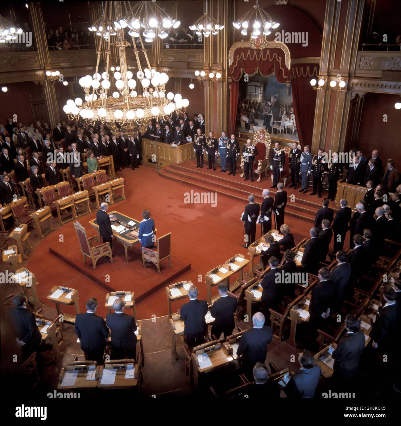 Oslo 1976: Die Eröffnung des Storting im Herbst 1976. König Olav hält ...