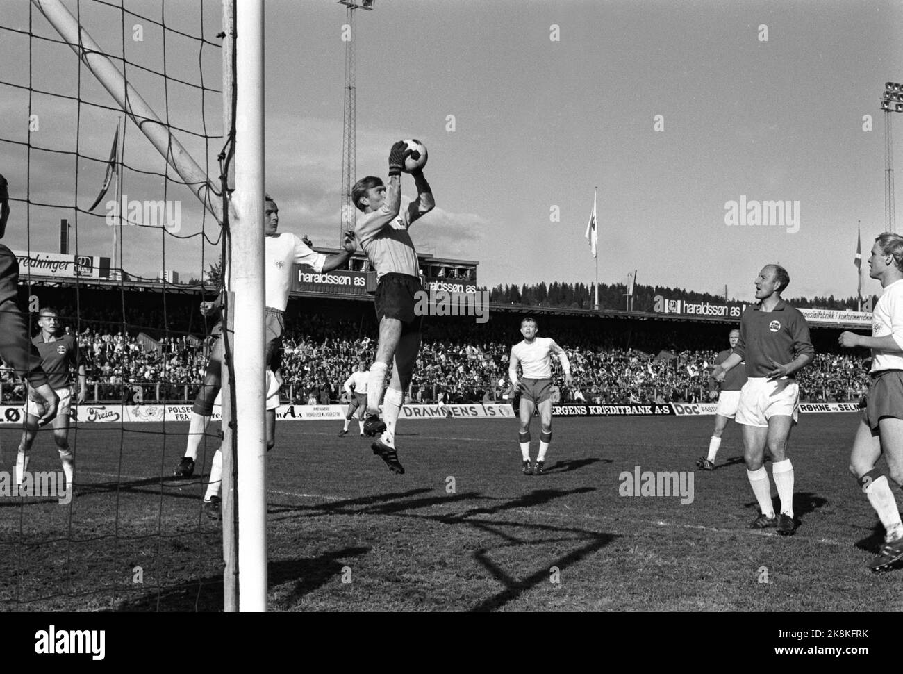 Ullevaal Stadium, September 1969. Norwegen – Dänemark 2-0. Hier der ...