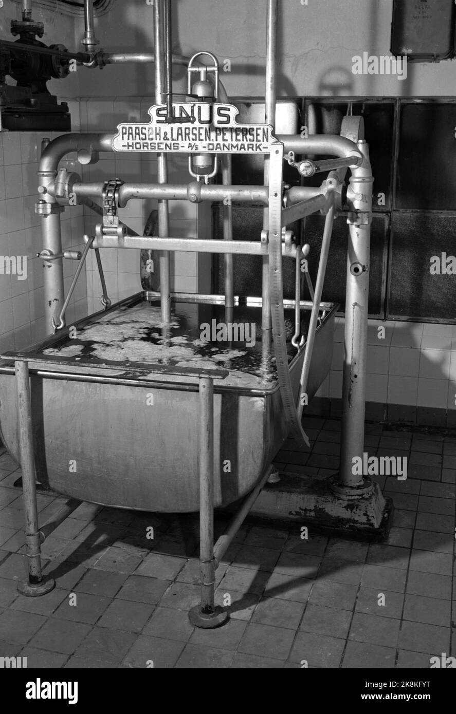 Oslo 19500502 Margarine Produktion in der Dagny Margarine Fabrik. Hier ...
