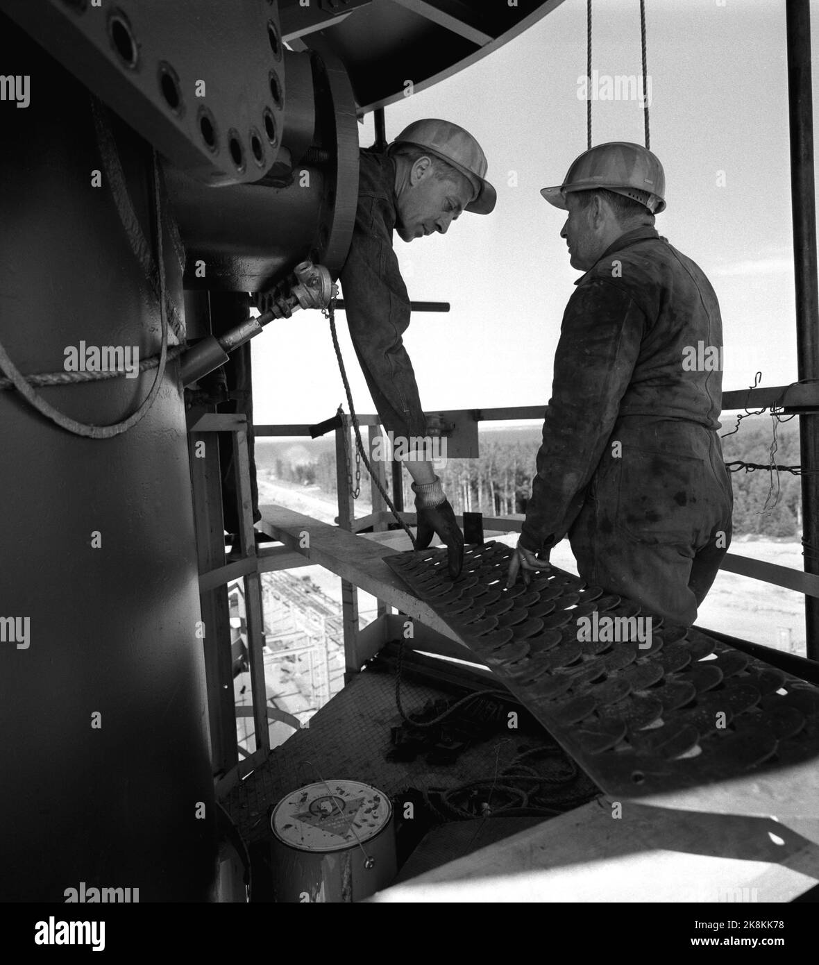 Tønsberg 196007 Norwegens erste Ölraffinerie wird in Slagentangen ...