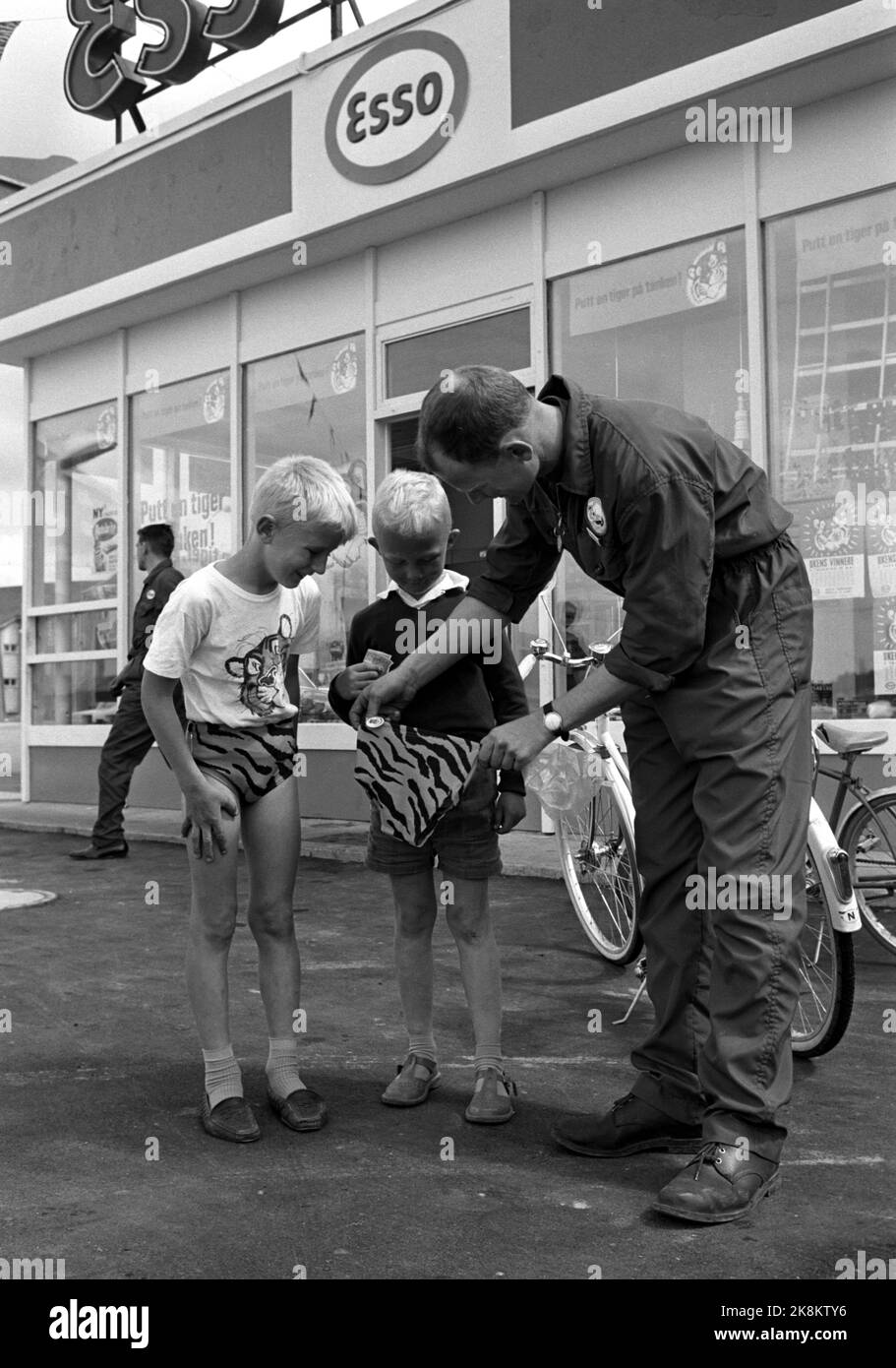 Oslo im Sommer 1965 hat der Ölkonzern Esso mit seiner Kampagne, ein ...