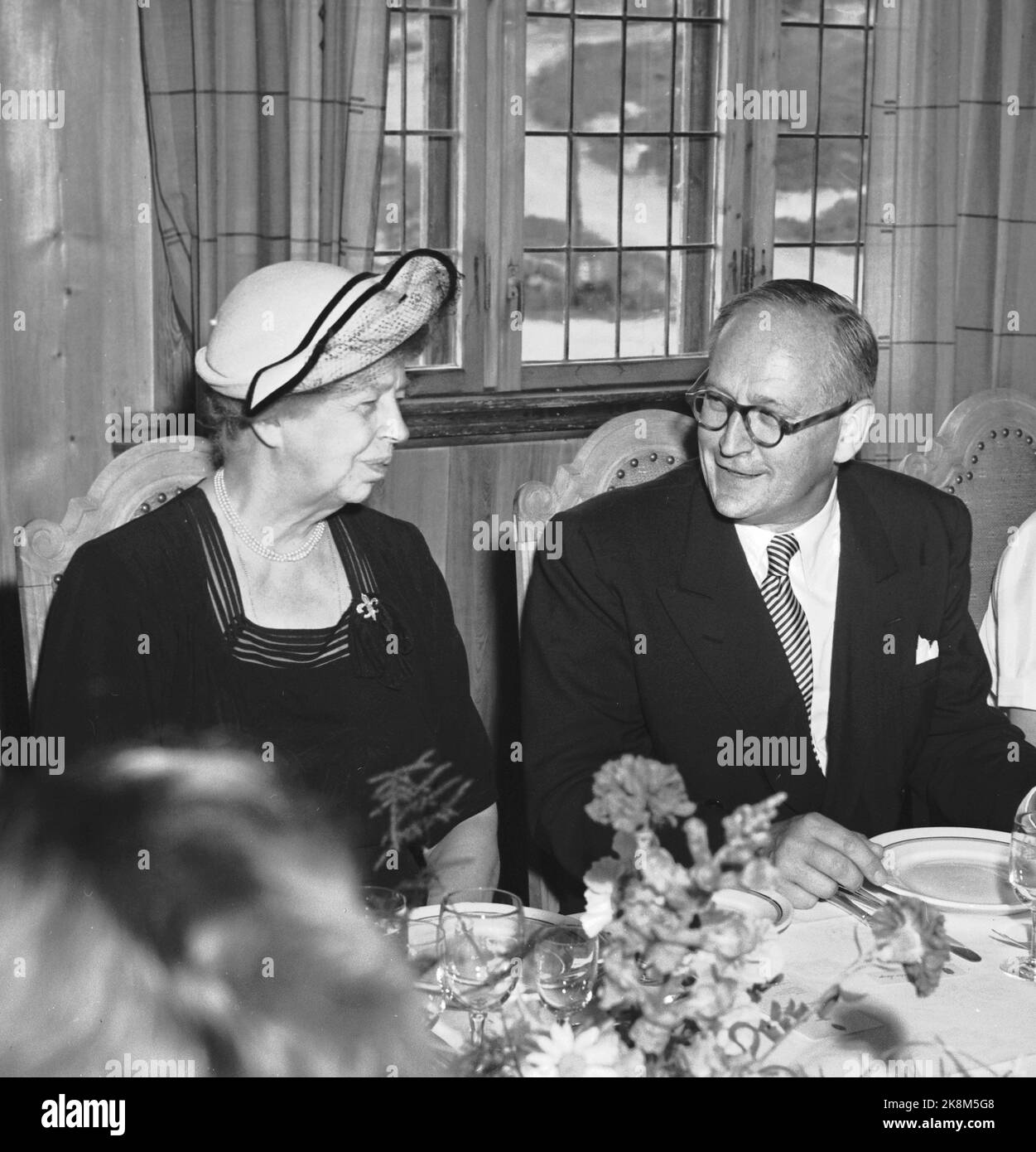 Oslo 19500607. Eleanor Roosevelt ist in Oslo, um die Statue ihres ...