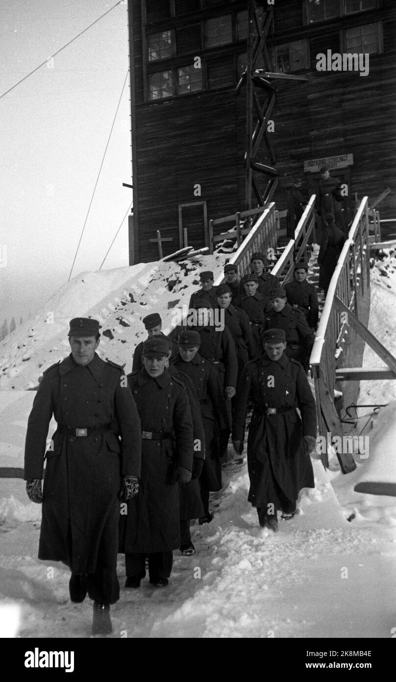 WW2 Oslo 19440228 "Soldaten" des Arbeitsdienstes (AT) besuchen die ...