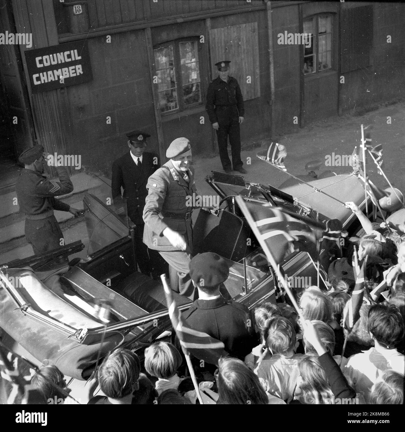 Tromsø im Herbst 1945. Besuch des Kronprinzen; Kronprinz Olav reist ...