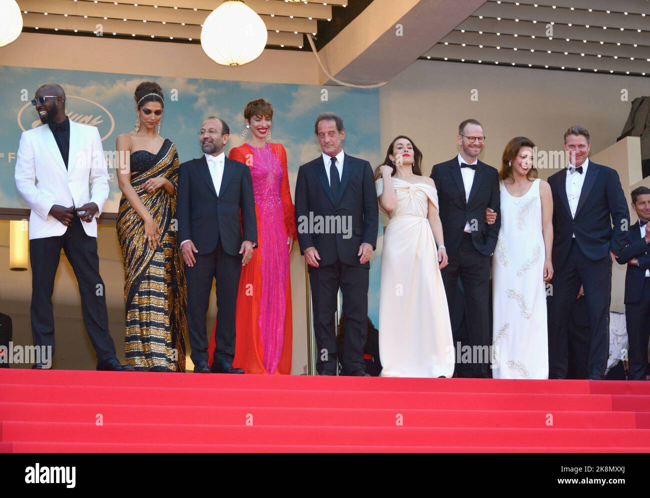 Die Jury des Festivals: Ladj Ly (Anzug von Dior), Deepika Padukone ...