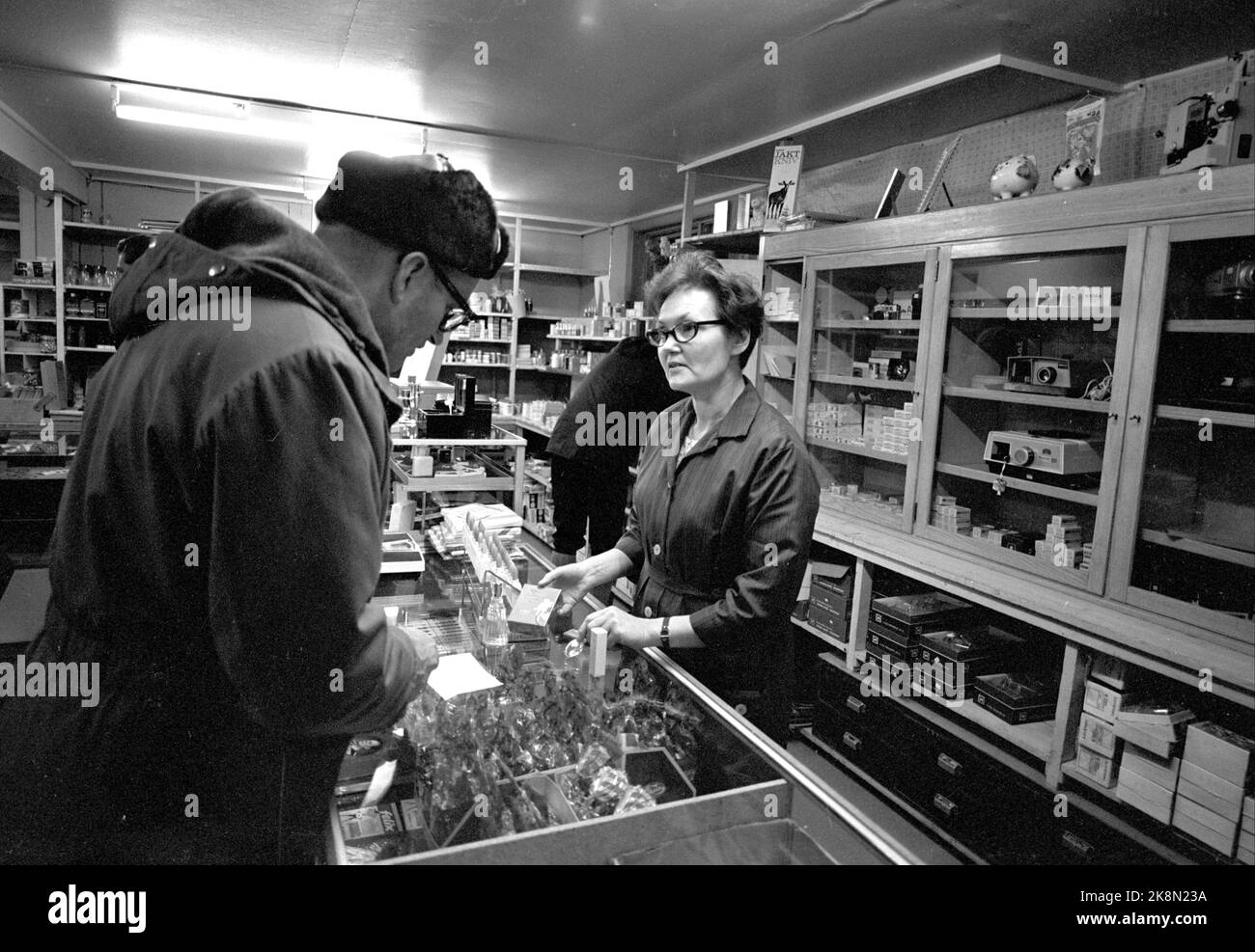 1969 Svalbard, Longyearbyen. Samson Vik ist Pfarrer für 900 Menschen in ...