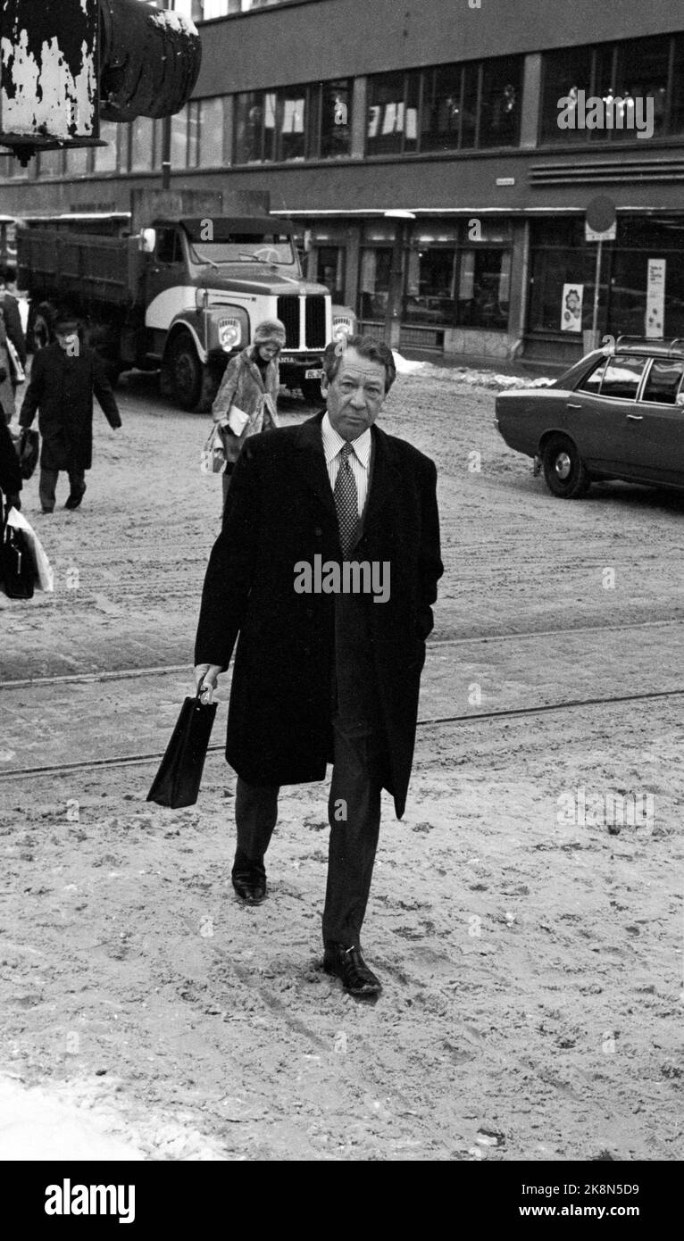 Oslo 19731217: Ein Tag im Handelsminister Jens Evensen. Hier ist Jens ...
