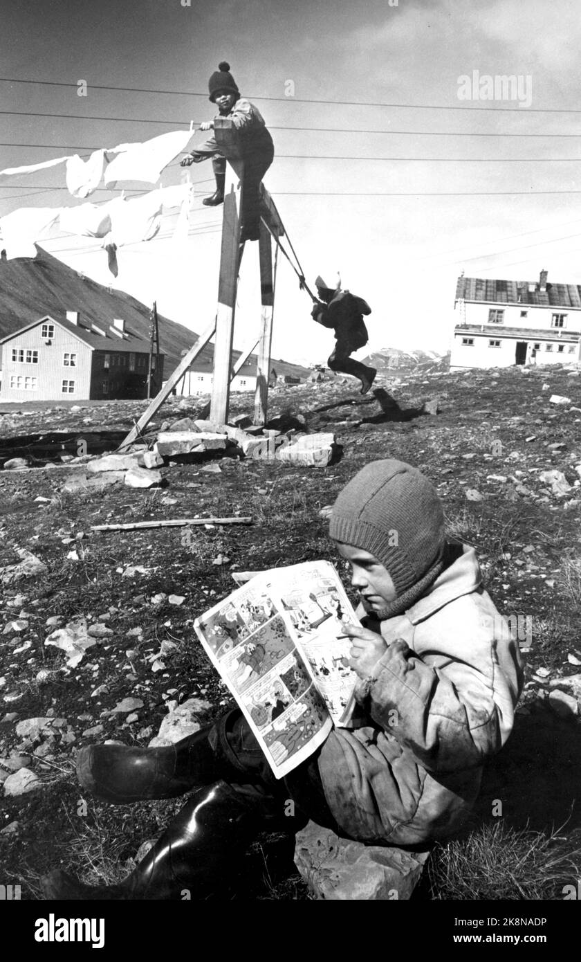 Svalbard, Longyearbyen 1963. Einige Mitarbeiter von Store Norske haben ...
