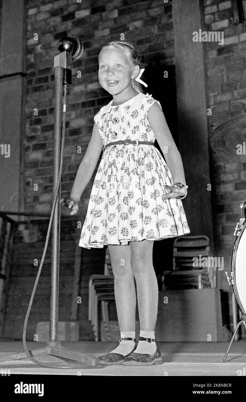 Grethe kausland für überfüllte stände bei jordal amfi photo -Fotos und ...