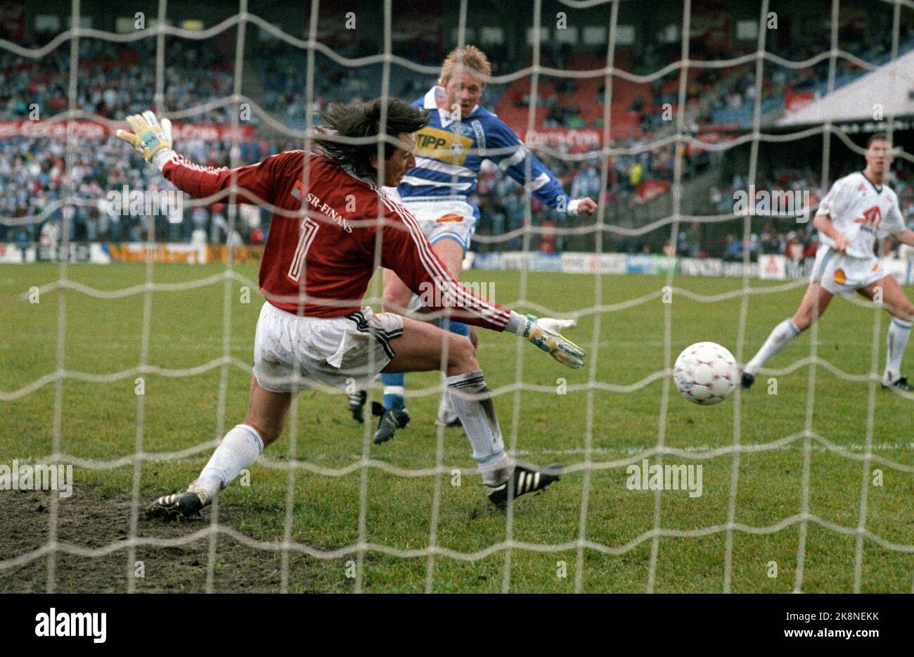 Oslo 19891029: Pokalfinale 1989. 2. Match (RE -Match). Viking - Molde ...
