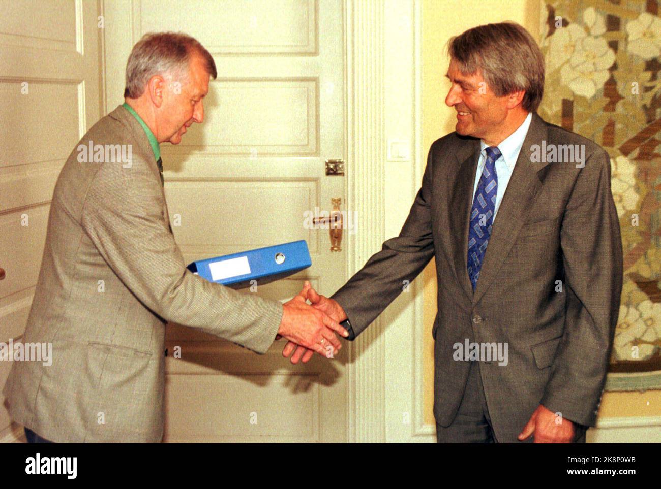 Knut falch ntb public handshake public documents -Fotos und ...