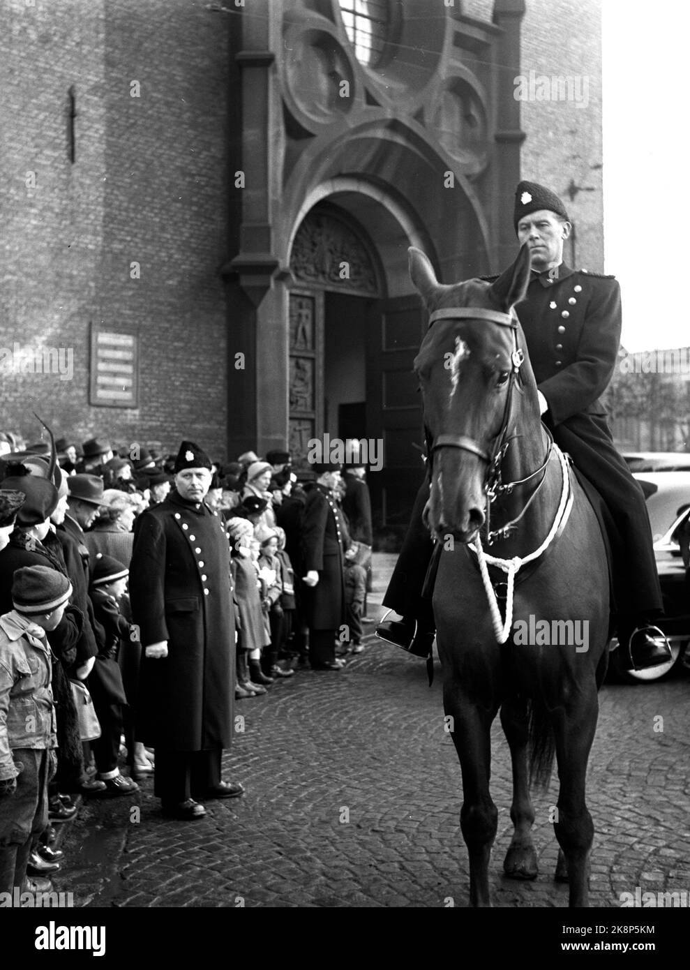 Königin louise von schweden -Fotos und -Bildmaterial in hoher Auflösung ...