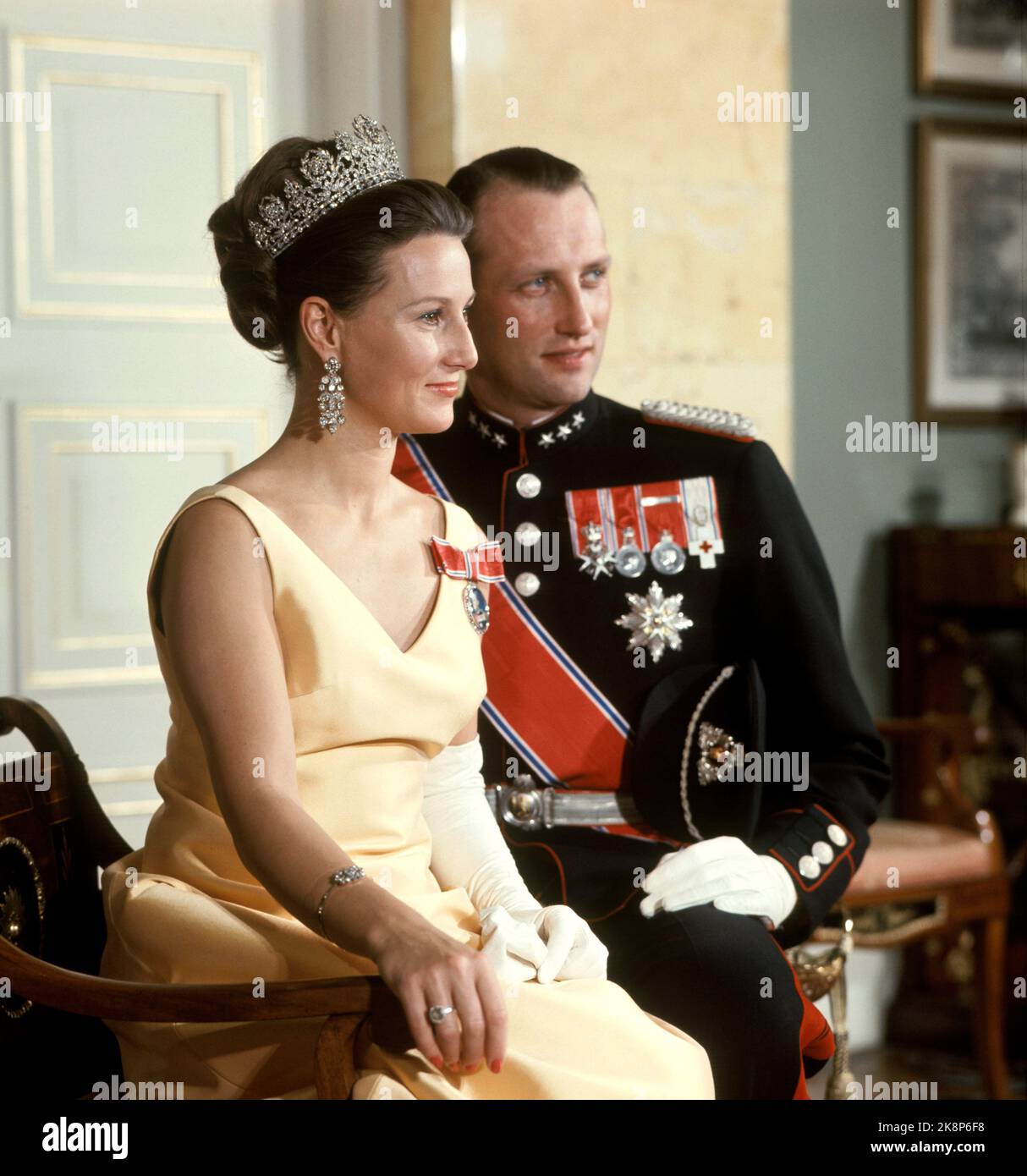 Diadem und schmuckfoto -Fotos und -Bildmaterial in hoher Auflösung – Alamy