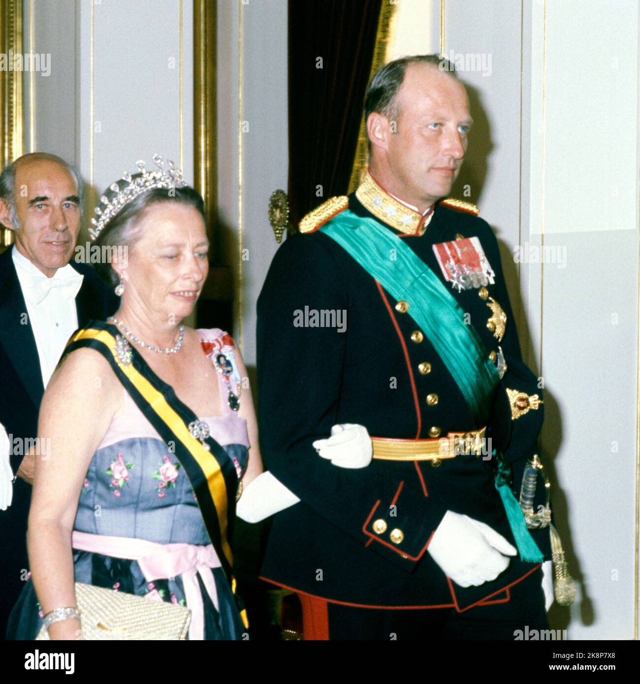 Diadem und schmuckfoto -Fotos und -Bildmaterial in hoher Auflösung – Alamy
