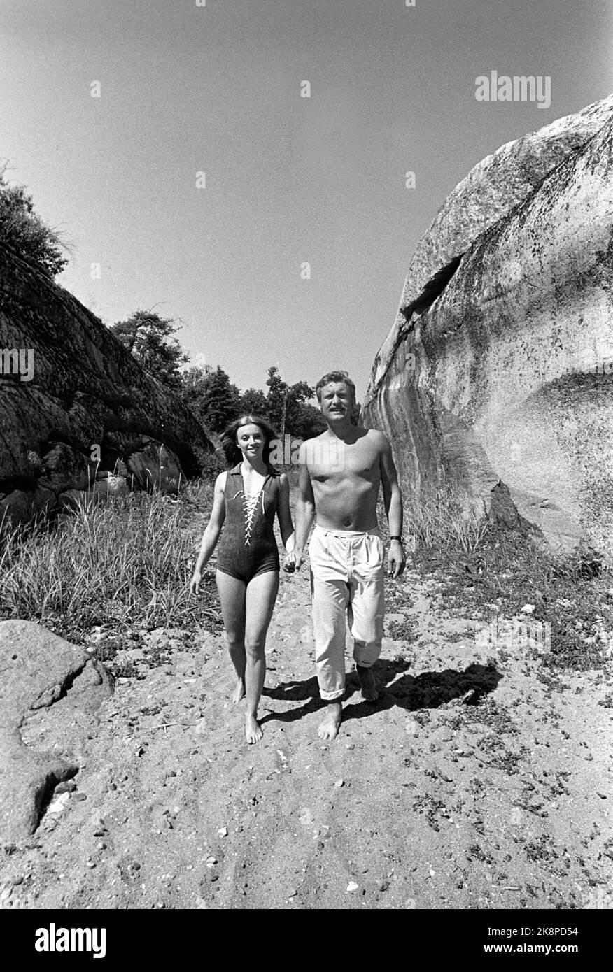 Ula, Vestfold, 19710710. Gertie Jung und TPR Stokke während der Aufnahme des Films 'Grey Beloved ...