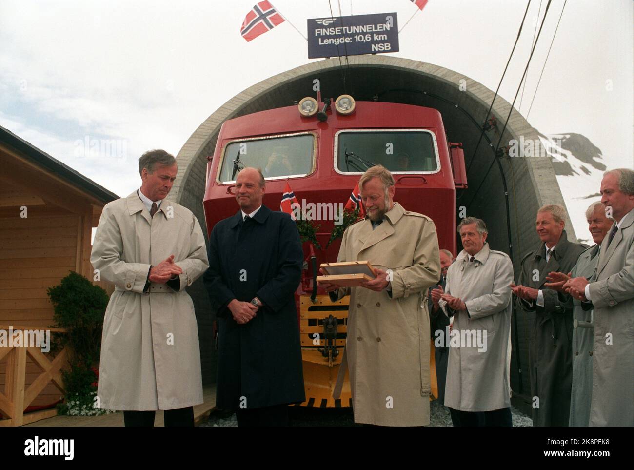 Finster tunnel -Fotos und -Bildmaterial in hoher Auflösung – Alamy