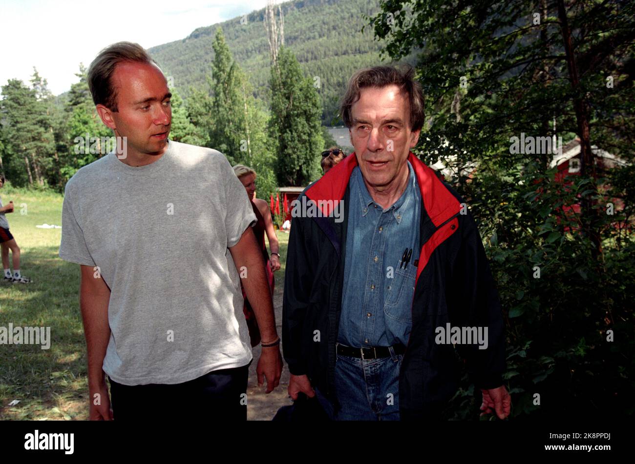 Utoya 19960719 politiker reiulf steen auf utoya im tyrifjorden foto ...