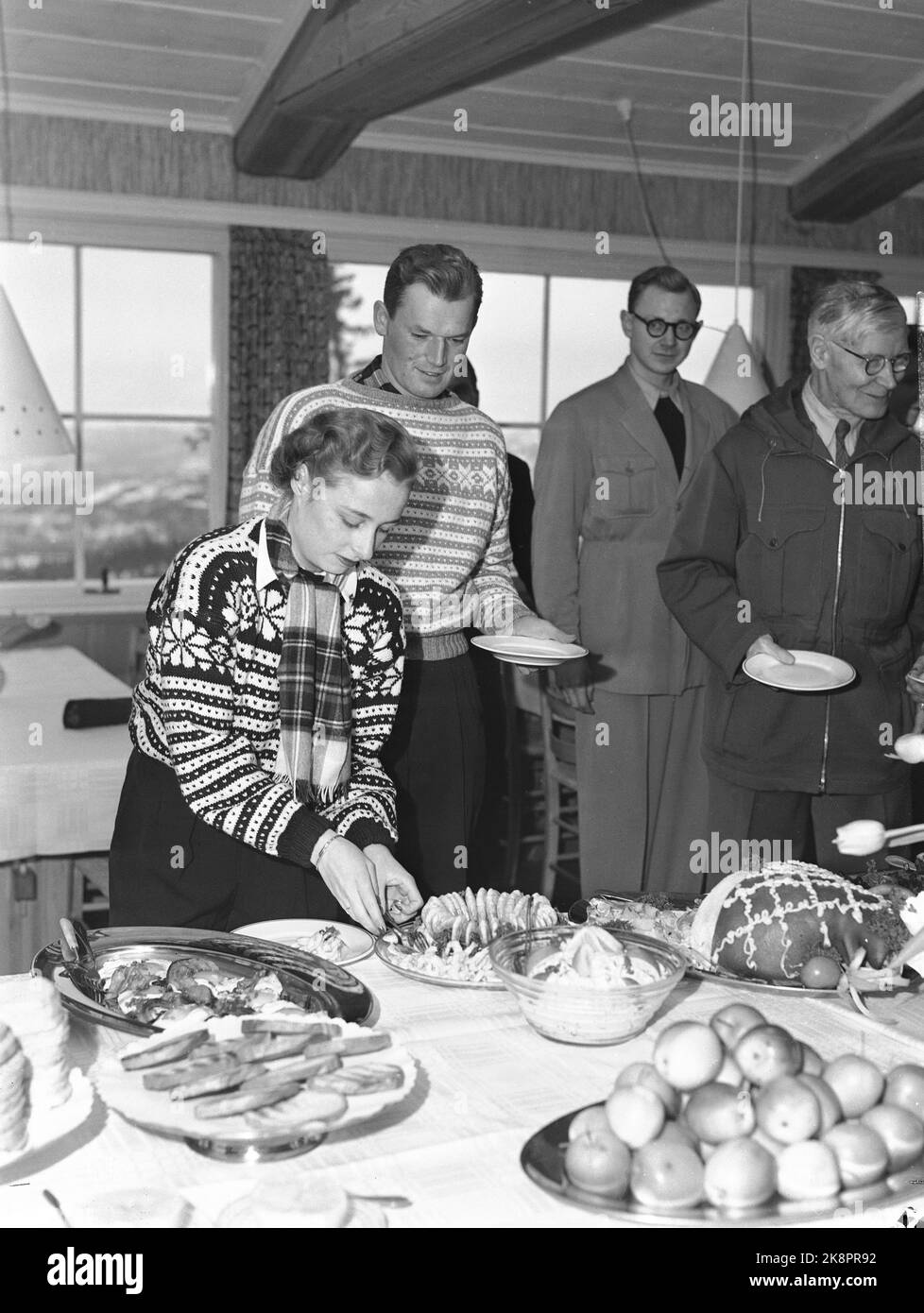 Norefjell 19530222. Prinzessin Ragnhild und Erling Lorentzen beim ...
