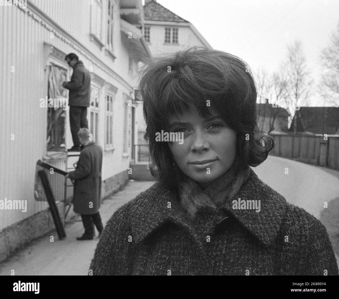 13 jährige mädchen Schwarzweiß-Stockfotos und -bilder - Alamy