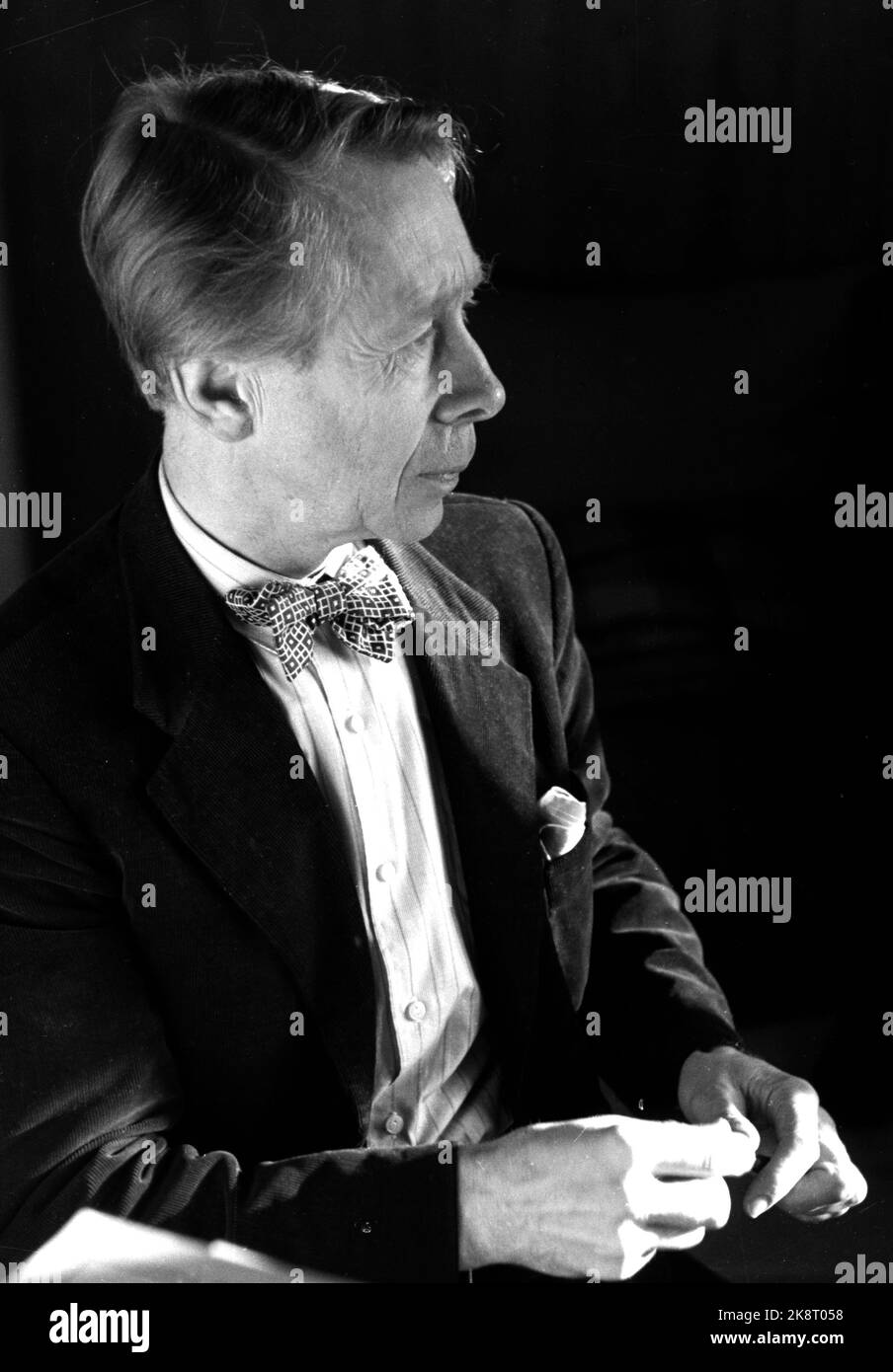 Sverre a borretzen aktuell ntb allein profilportrait -Fotos und ...