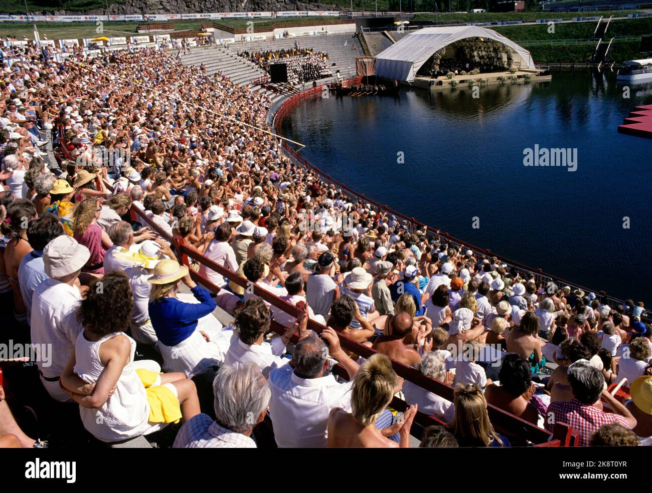 1988 das publikum und die szene beim besserudtjernet foto -Fotos und ...