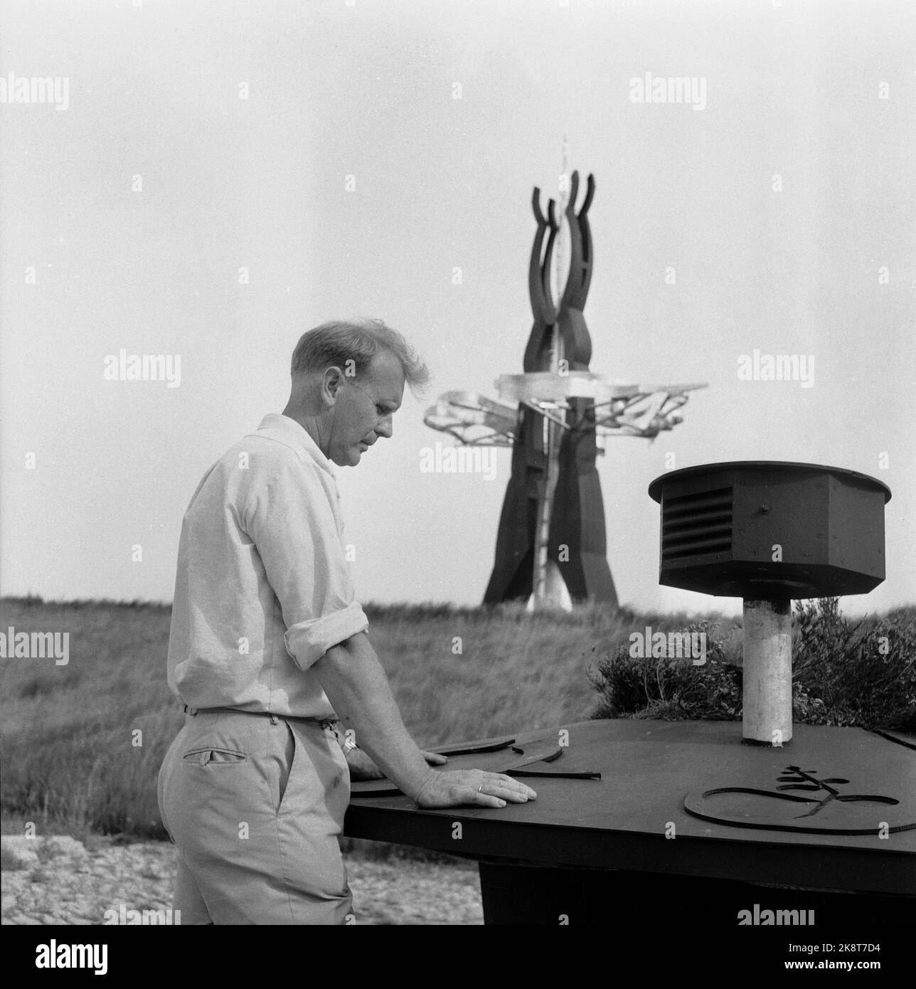 Professor egil gabrielsen informiert die skulptur -Fotos und ...