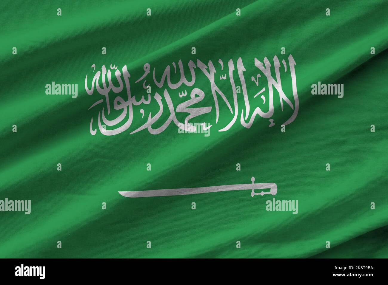 Saudi-Arabien Flagge mit großen Falten winken aus nächster Nähe unter ...