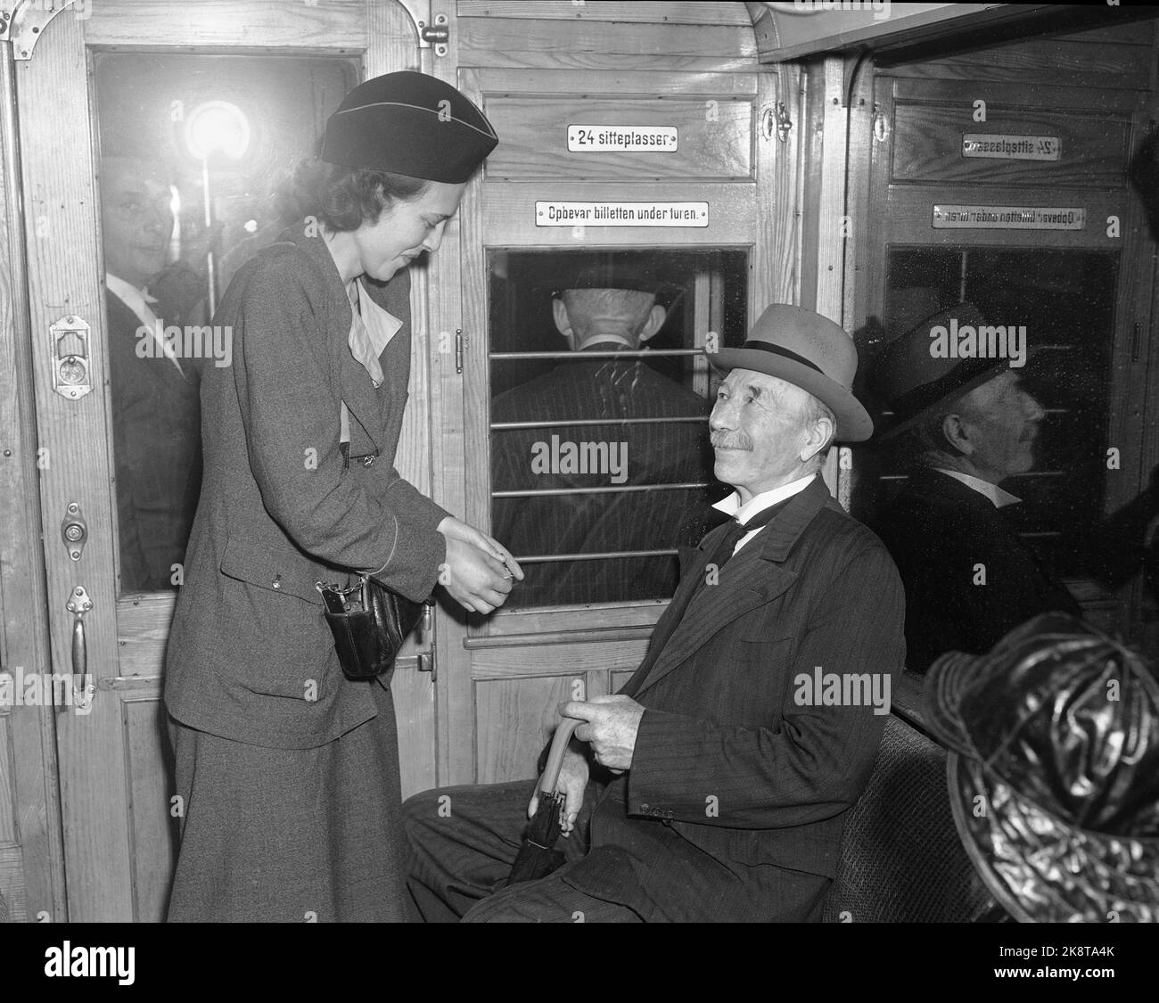 Verregneter tag straßenbahn Schwarzweiß-Stockfotos und -bilder - Alamy