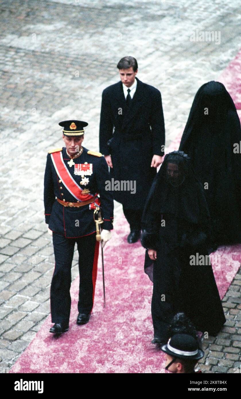 Oslo 19910130. Beerdigung von König Olav V. Von der Prozession mit der ...