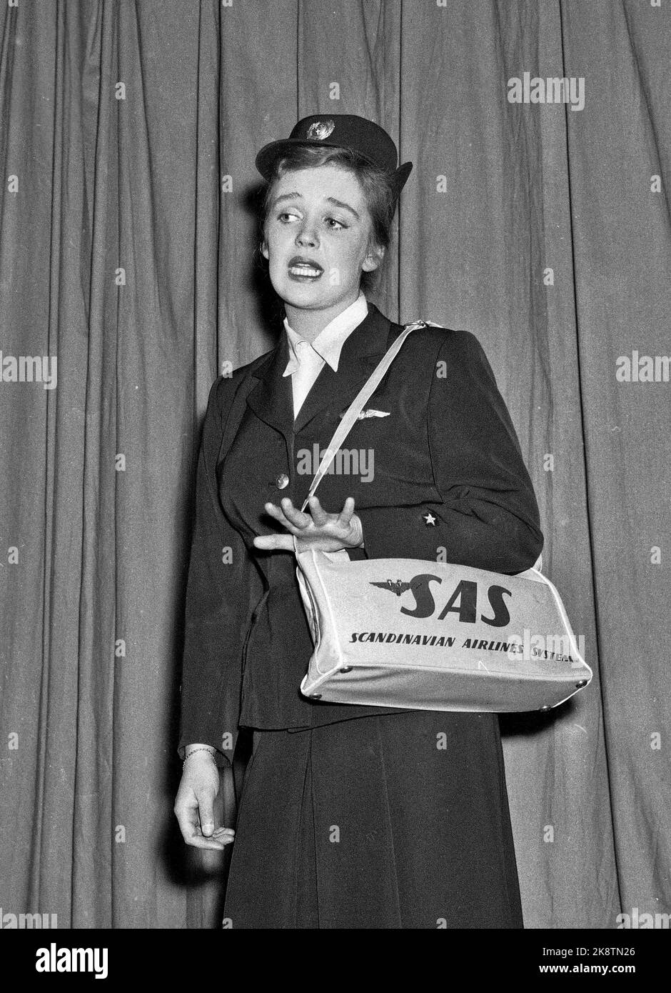 Oslo im Herbst 1956. Frogner Gymnas gibt eine Bewertung vor. Hier Kari diesen Dy ('Lille-Kari ...