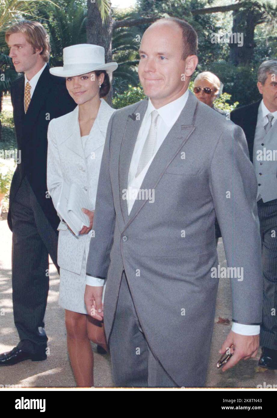 Prinz albert von monaco folgte dem neuen liebling der fotografen -Fotos ...