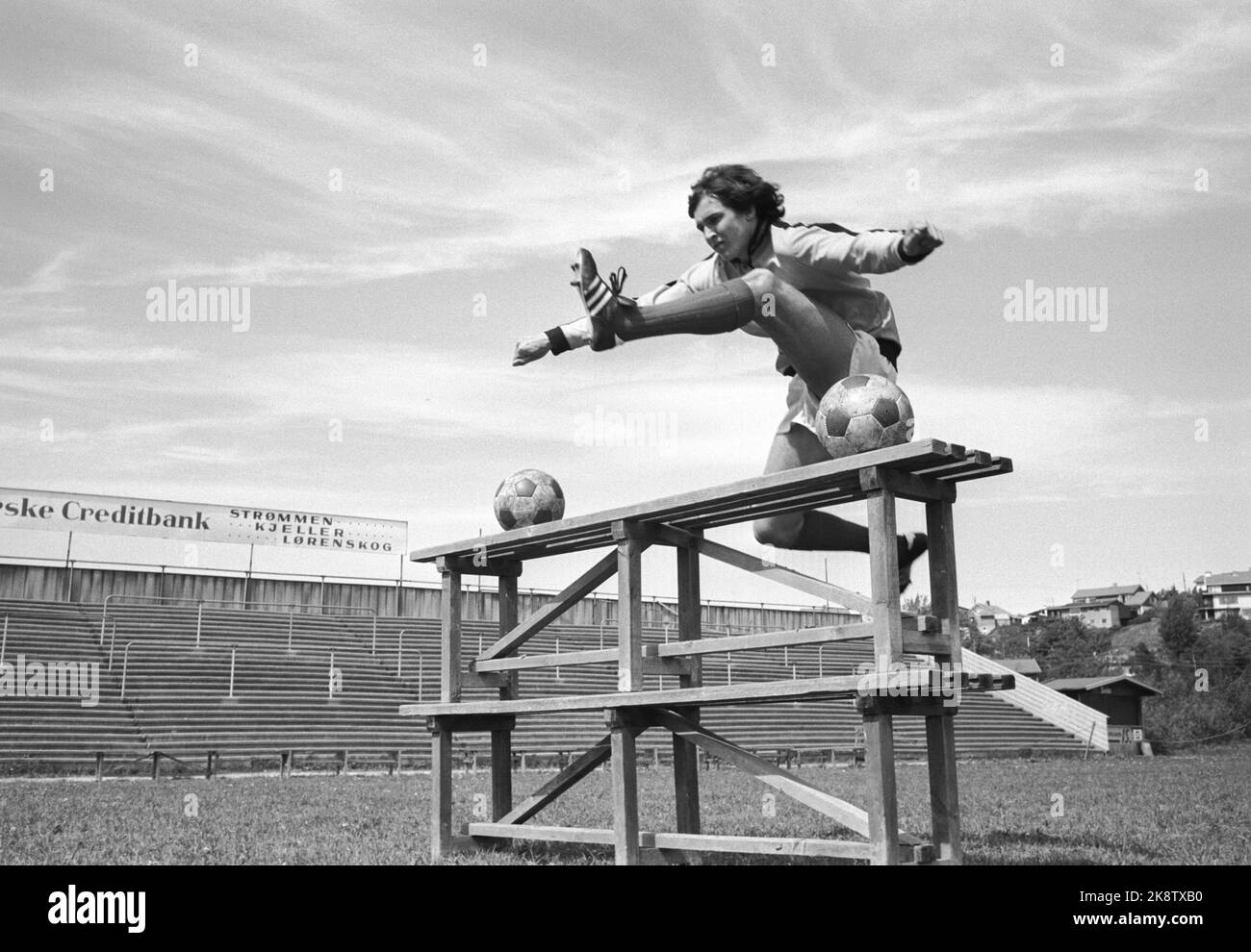 Eifrig mit fußball -Fotos und -Bildmaterial in hoher Auflösung – Alamy