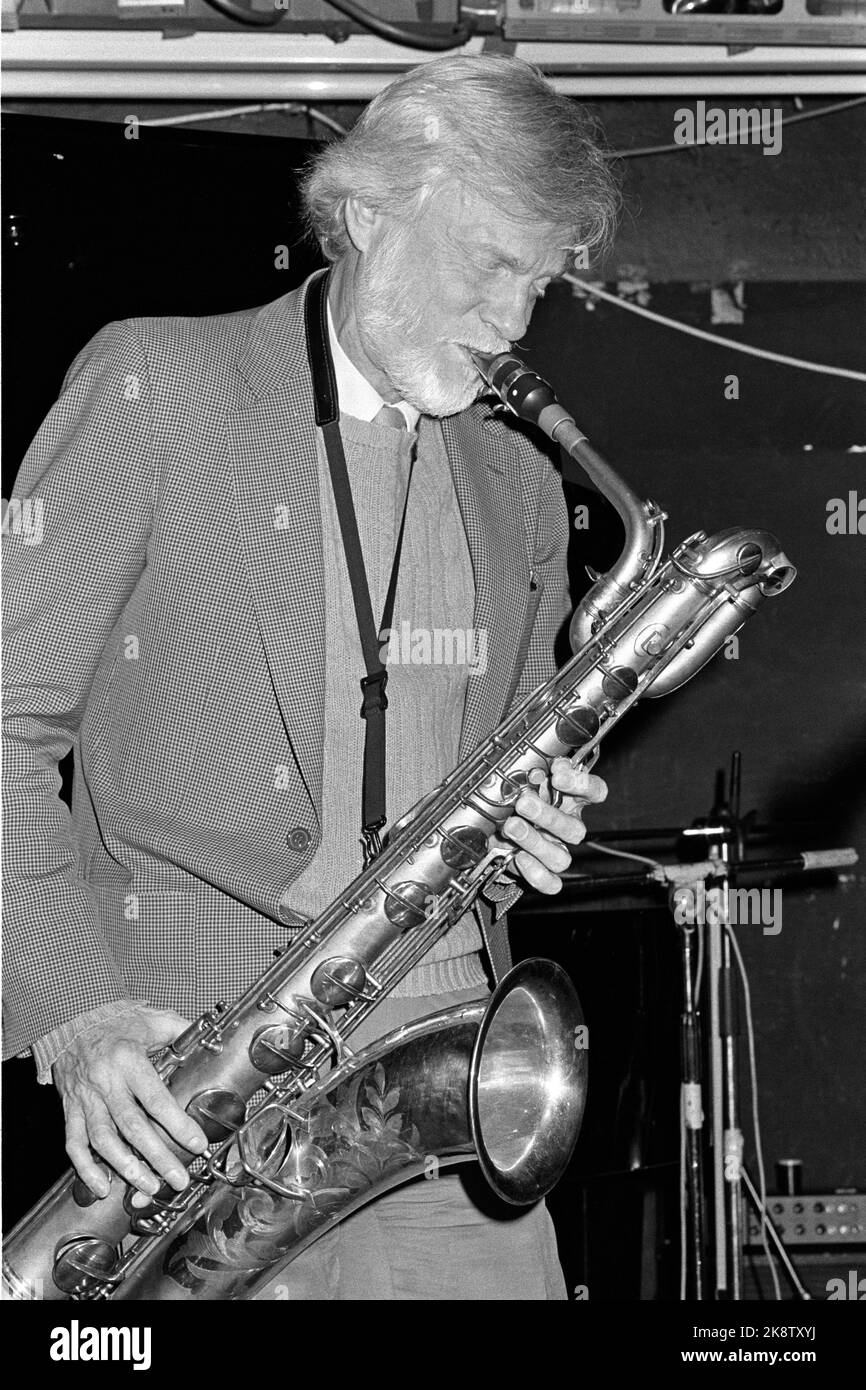 Ntb ntb saxophone allein musikgenres -Fotos und -Bildmaterial in hoher ...