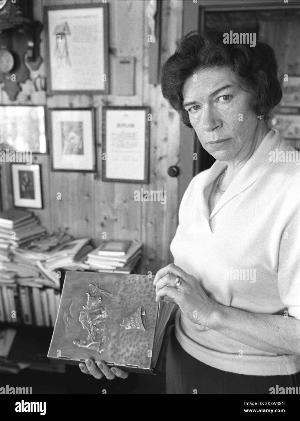 Røros 19620505. Der Autor Johan Falkberget spielt in Dokumentarfilmen ...